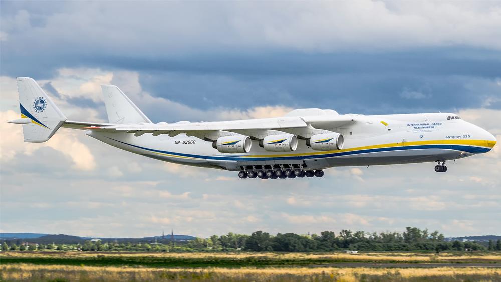 Cel mai mare avion in productie de serie: Antonov AN-225 Mriya ...